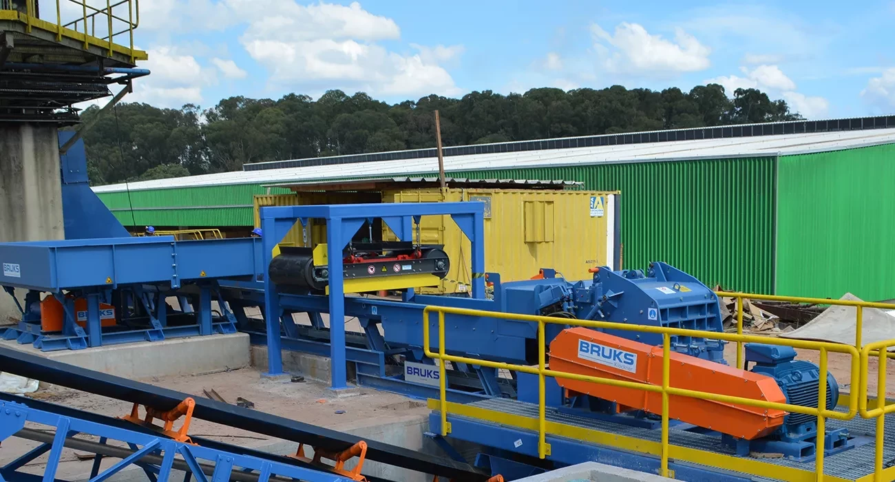 Waste wood residue processing machines – Bruks Siwertell